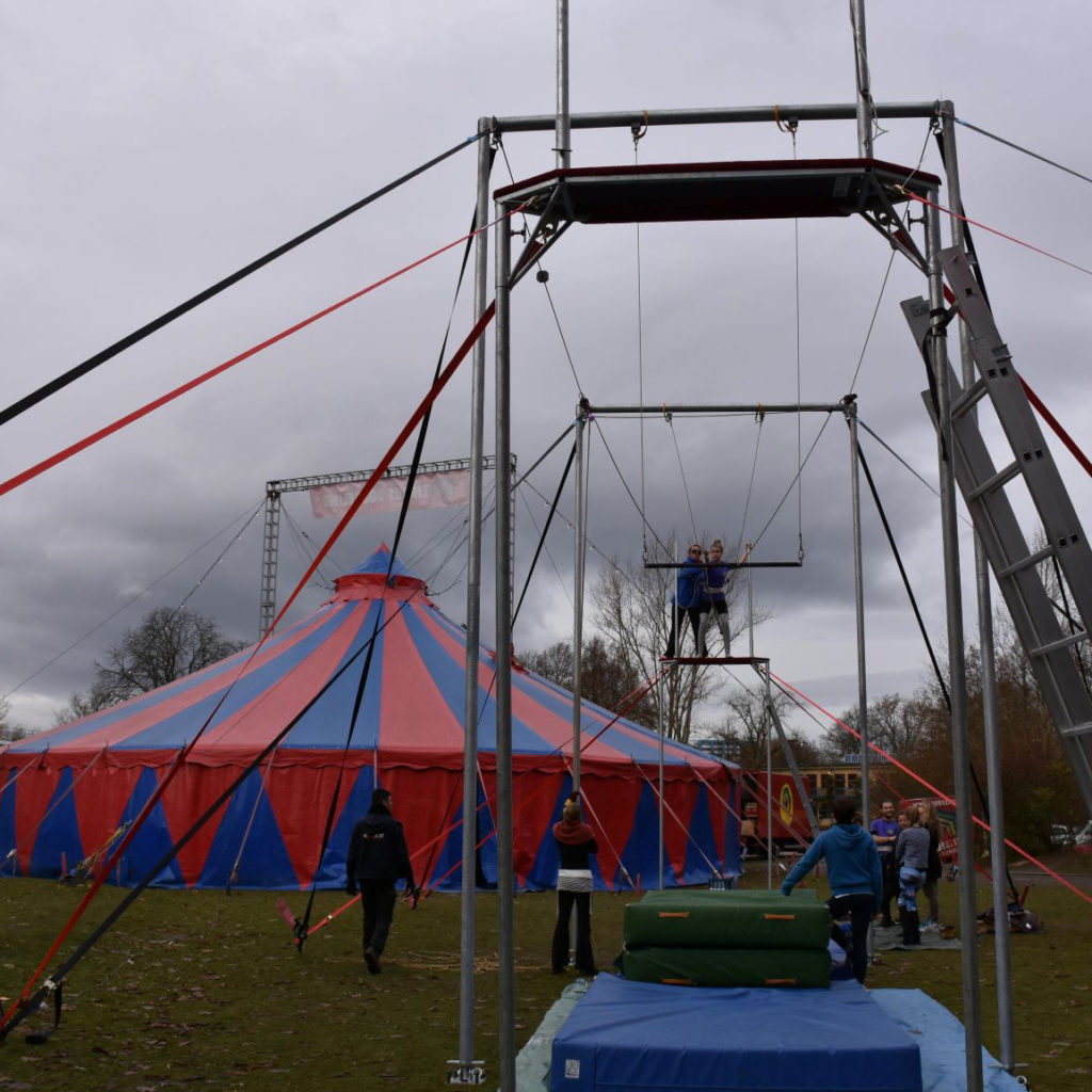Construction of circus equipment & rigging - Circus Marcel
